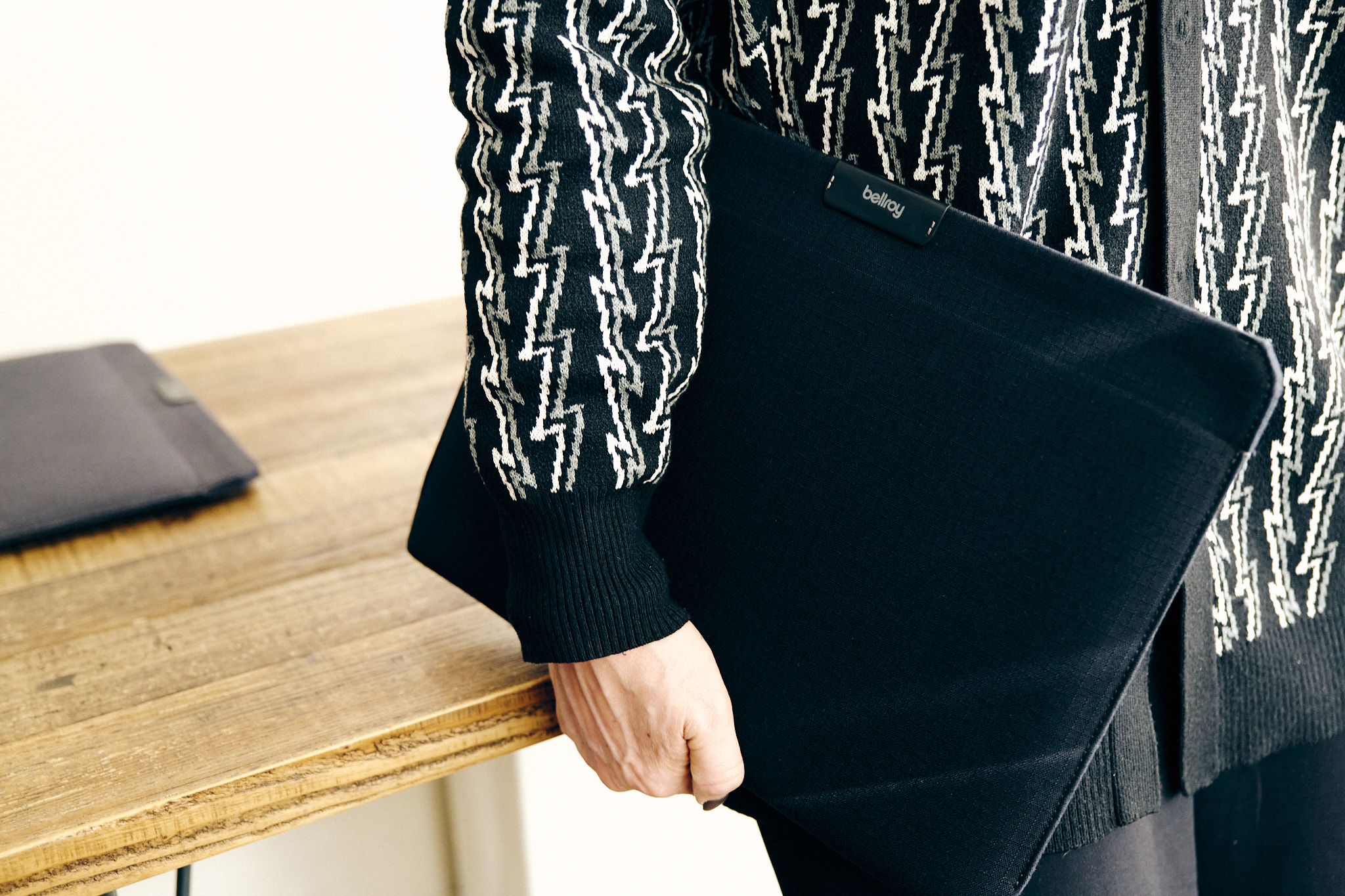 MacBook Airを守りたい！ぴったりのパソコンケースを購入しました｜bellroy Laptop Sleeve – vanessa's ...